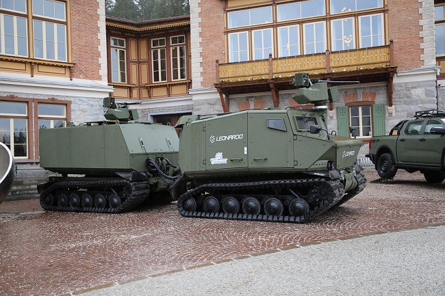 FW-MAG Future Warfare Magazine - shownews - Two contenders for the ...